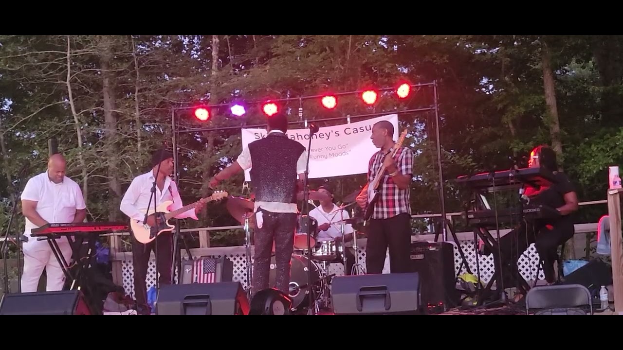 Sixx and The System Band sings "Tracks Of My Tears" at The Hines ...