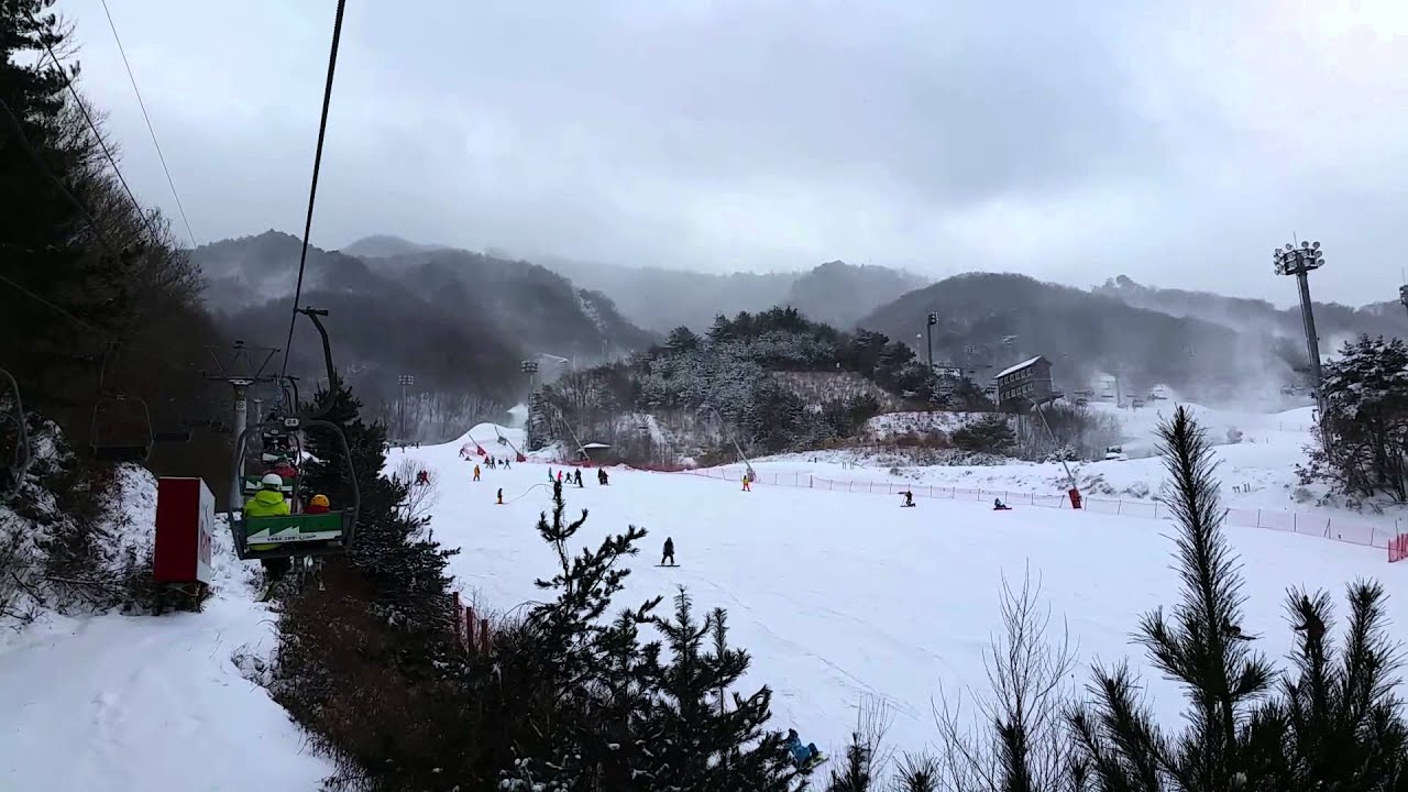 Skiing in Muju - YouTube