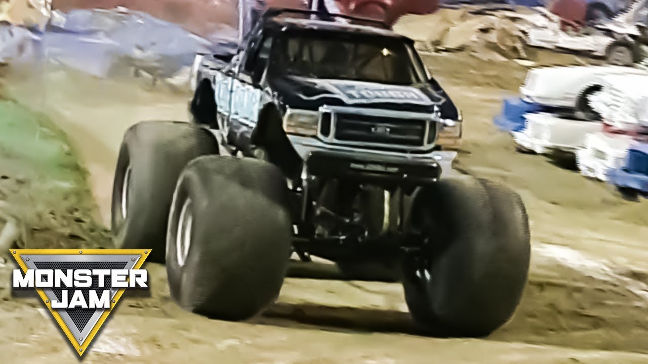 Freestyle Blue Thunder | World Finals 2002 | Monster Jam - YouTube
