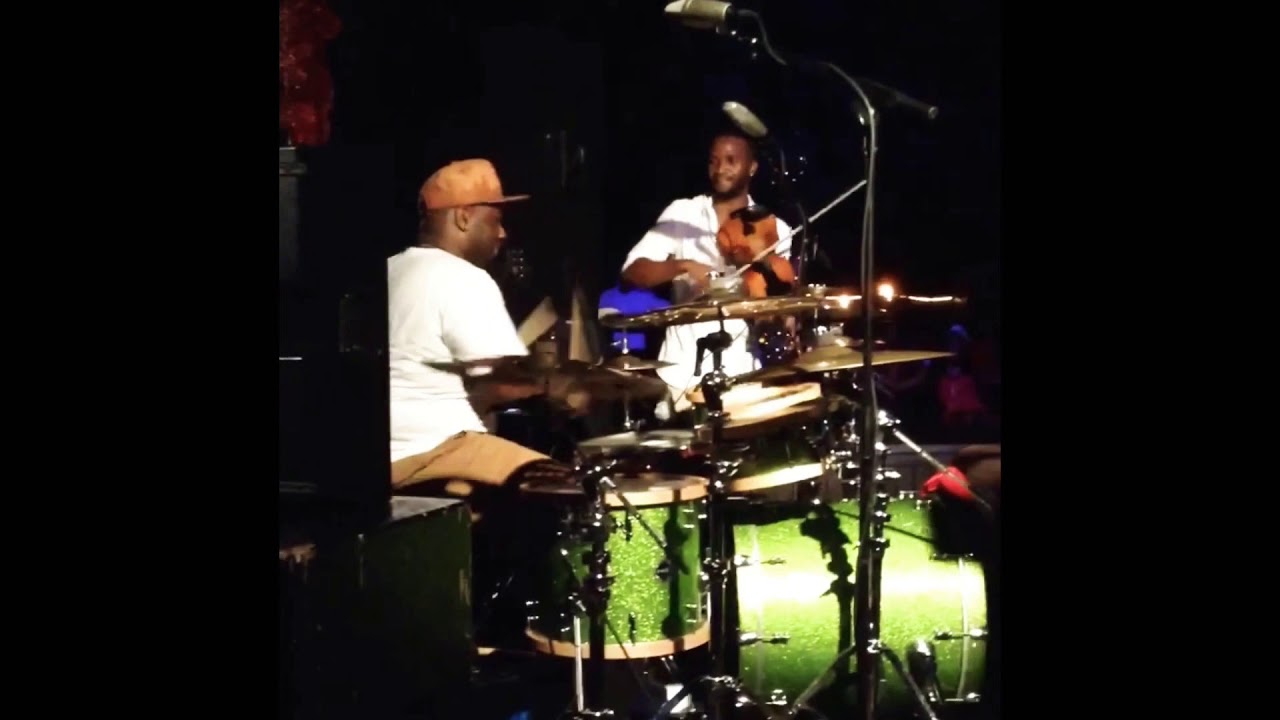 Playing a solo at a show with Lee England Jr in Chicago, IL. - YouTube
