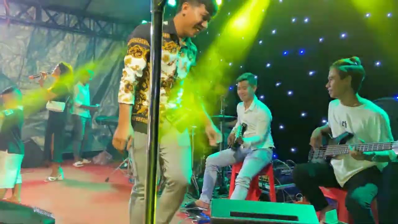 ខឹងឬស្អប់អូនអាចជេរបងបាន | Kheng Ru Saop Uon Ach Je Bong Ban | Live Band ...