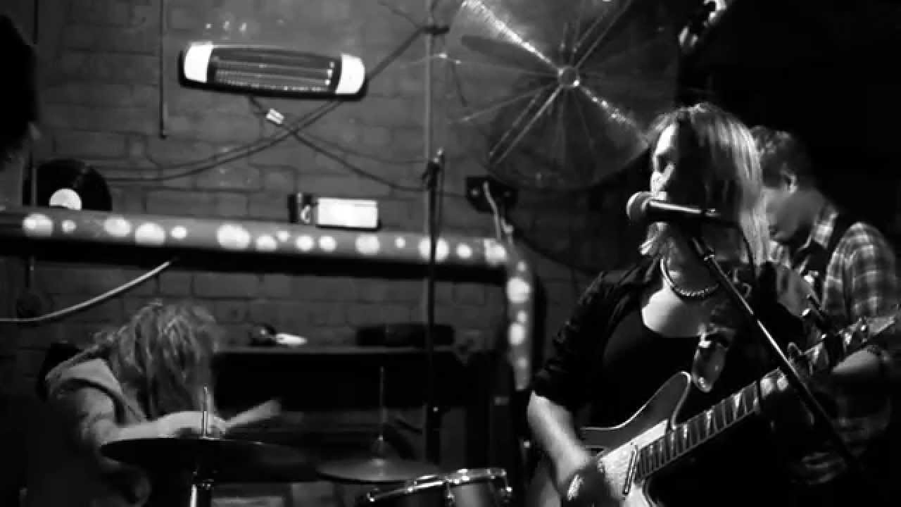 EMMA RUSSACK LIVE AT THE PINNACLE - NAROOMA - YouTube