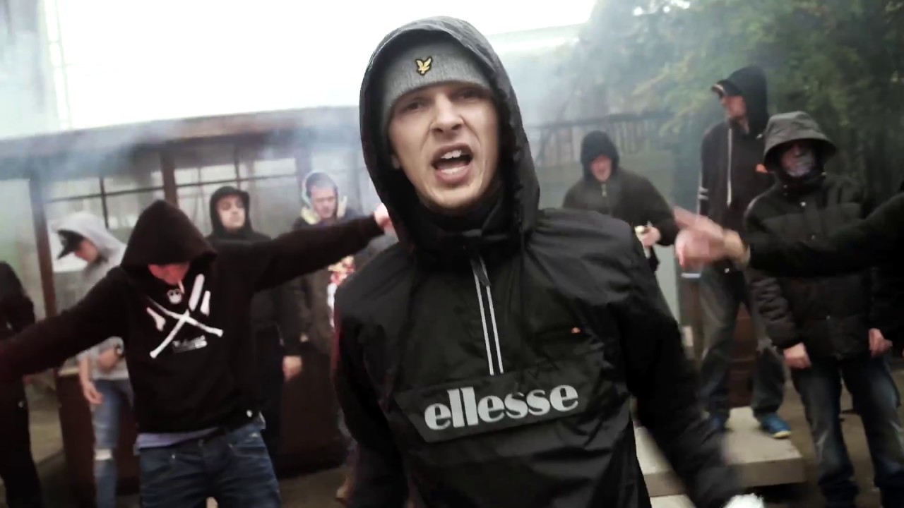 EZG - Sportschoenen en Capuchons ( ft. STTRBSTN ) - YouTube