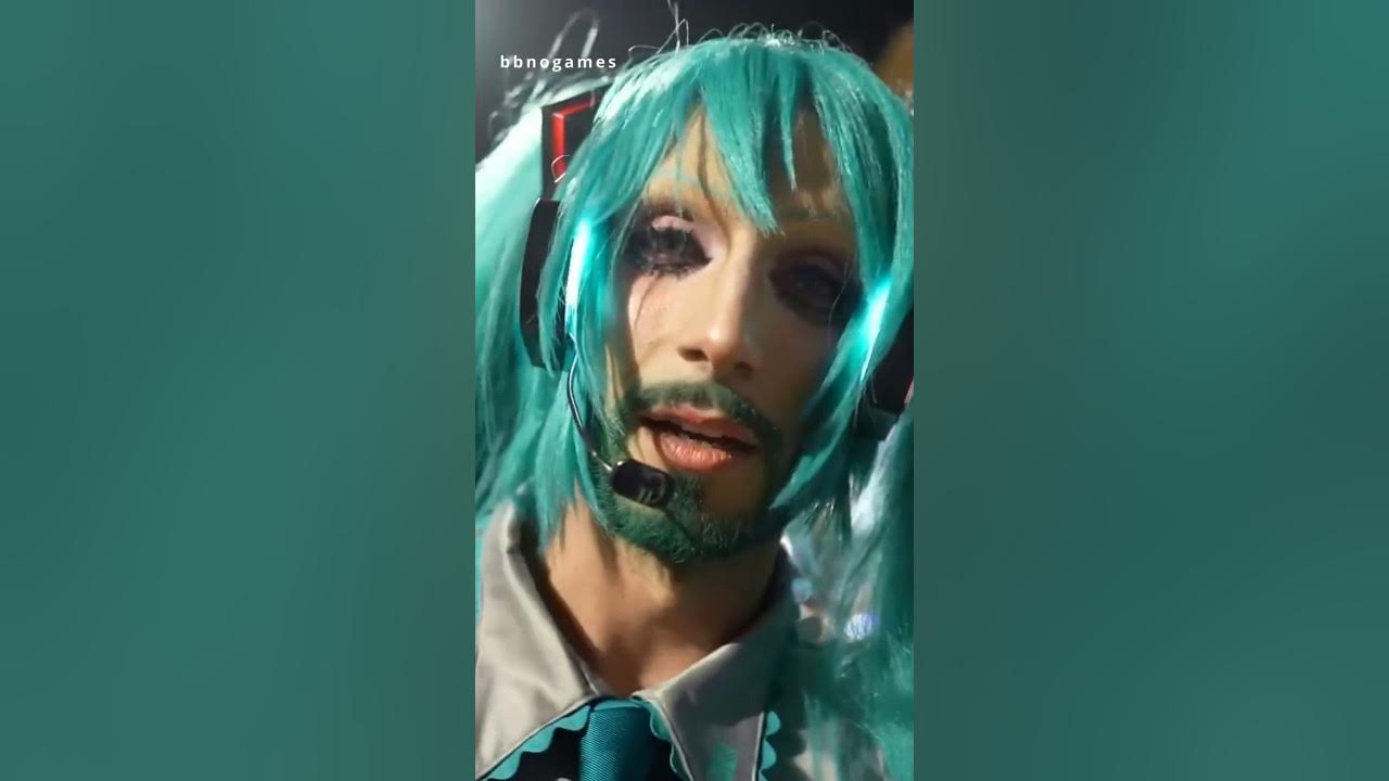 bbno$'s Miku Cosplay: Ironmouse Makes an Appearance - YouTube