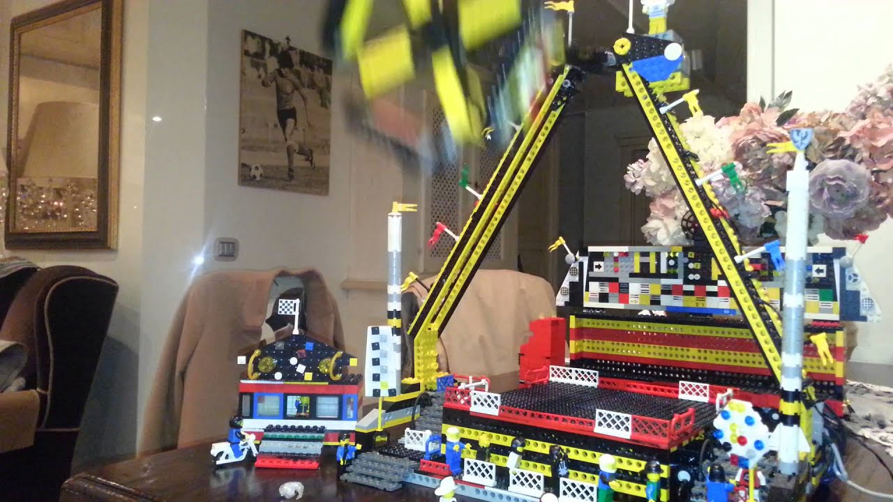 The King kermis lego - YouTube