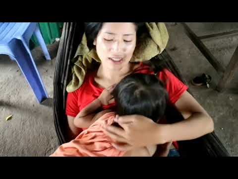 Menyusui dan Bermain Bersama Anak