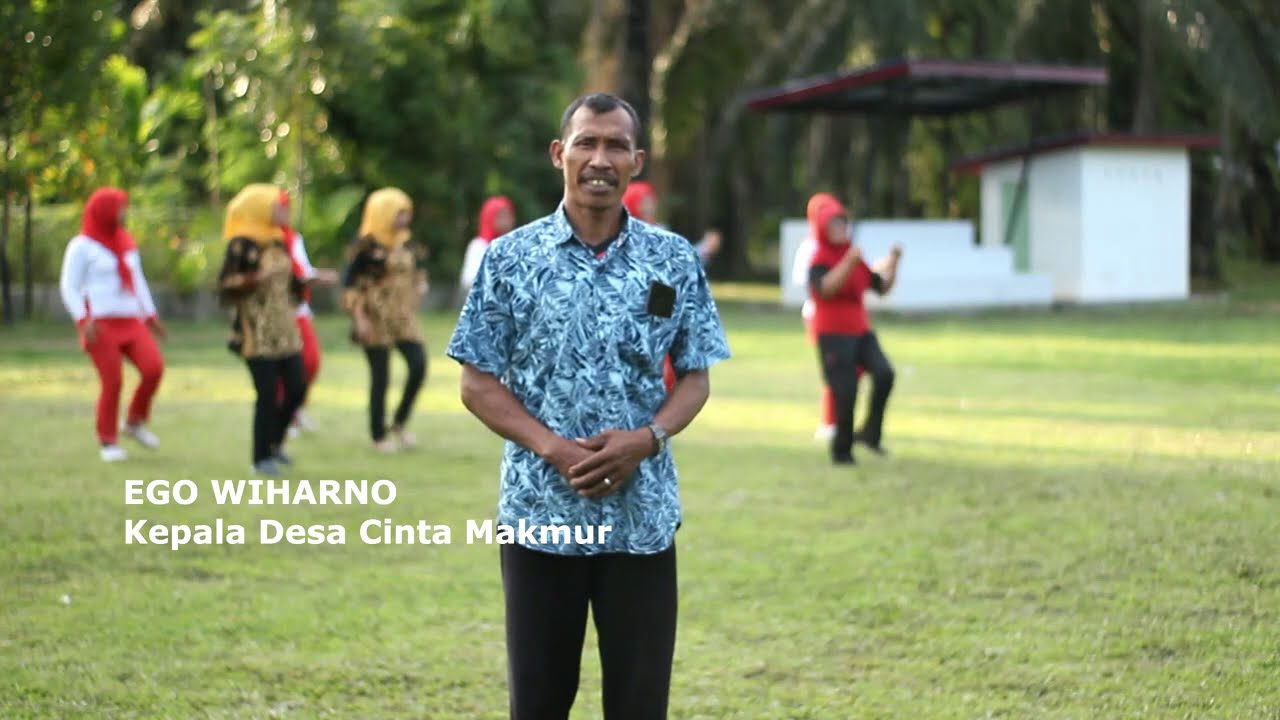Tribun Mini Lapangan Sepak Bola Desa Cinta Makmur - YouTube
