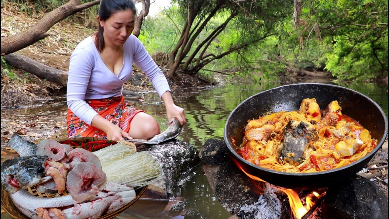 Cooking fish curry spicy mushroom in the rainforest - YouTube
