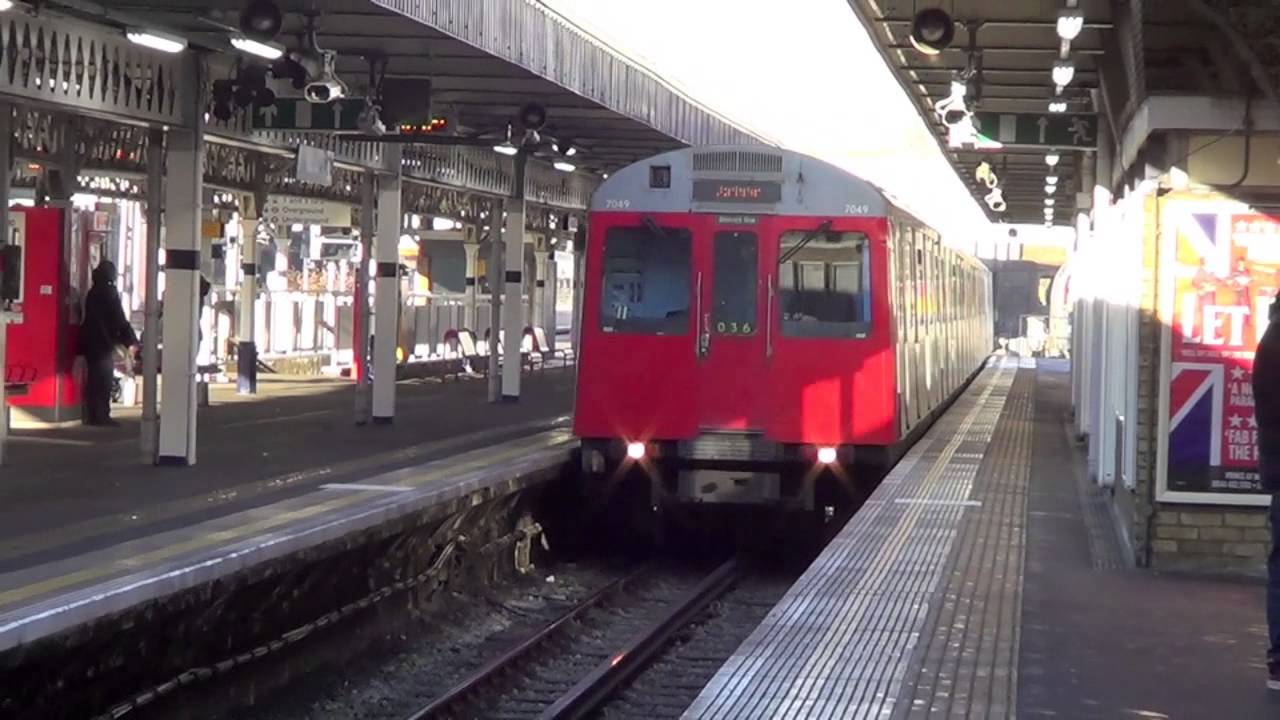 London Underground District Line D78 arriving at Barking Station - YouTube