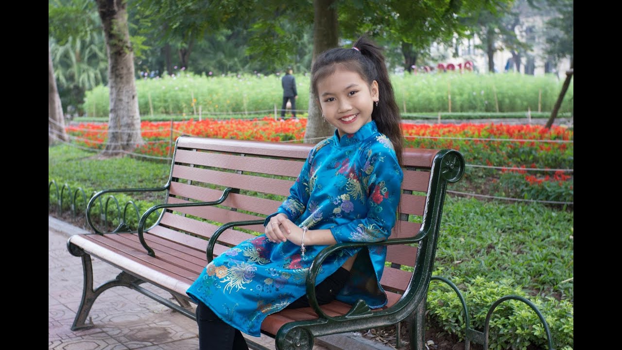 Ruby Bảo An nhí nhảnh chụp hình chào xuân - YouTube