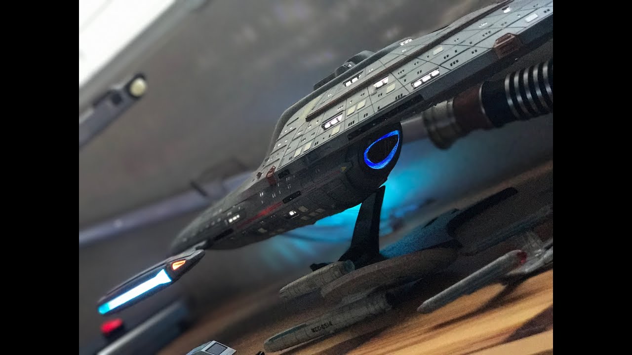 Star Trek Voyager Model Built and Lit - YouTube