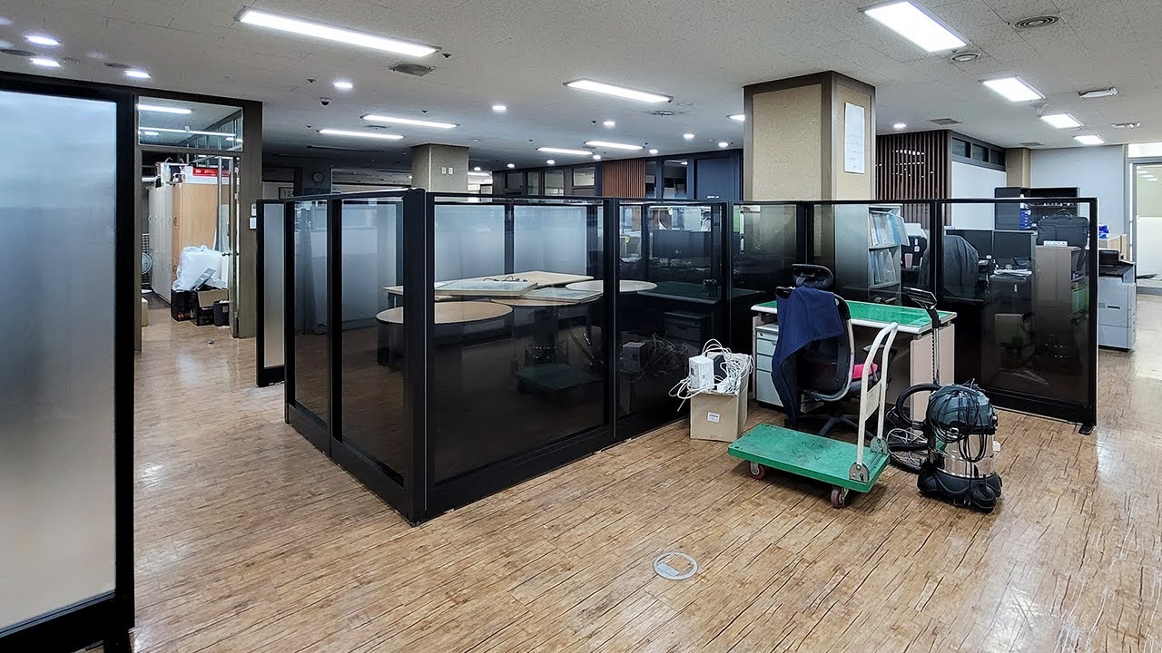 아이플러스 유리파티션 서울시 서초구 불투명 유리파티션 그라데이션 강화유리파티션 사무실 꾸미기 입구 가림막 회의실 칸막이