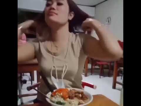 WhatsApp story cwe cantix ngocok botol saus