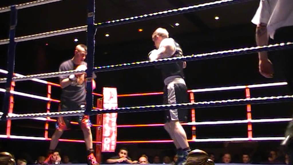 neilson promotions boxing swindon uk - YouTube