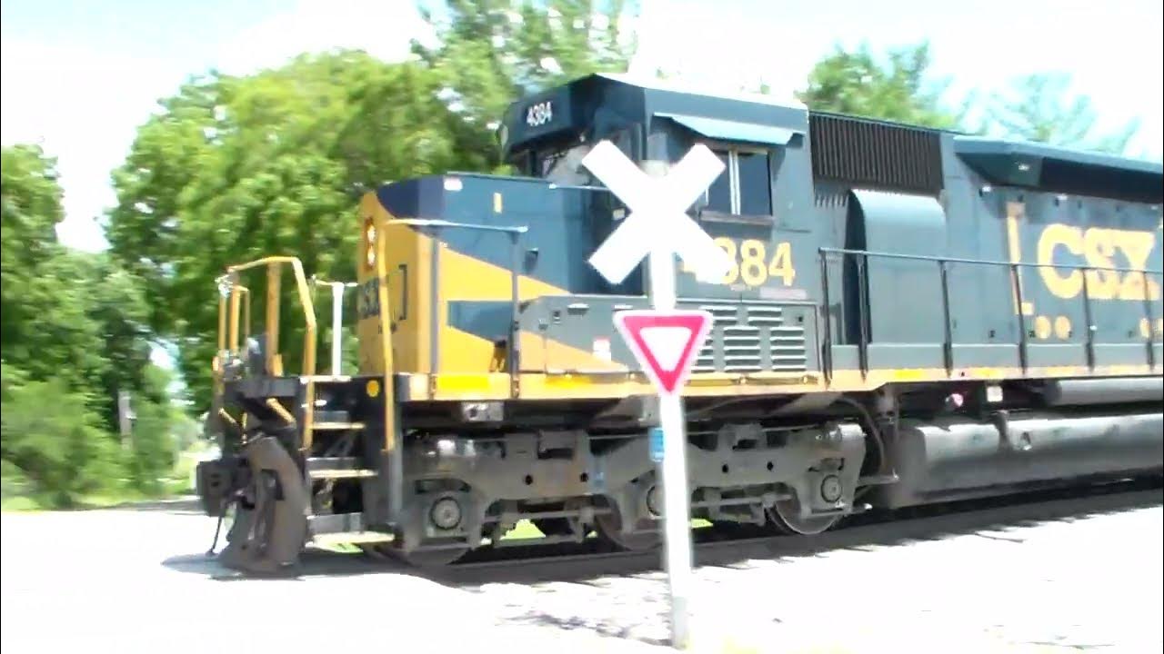 CSX Local Clears Thorntown, IN (W 800 North) With CSX 4384 The Clinchfield Nose Paint! - YouTube