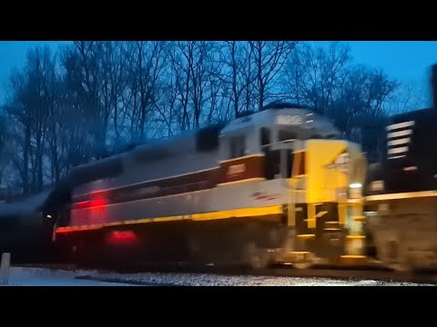 Erie Lackawanna painted SD45-2 1700 trails on NS 10K at MP57 on the Lehigh Line - YouTube