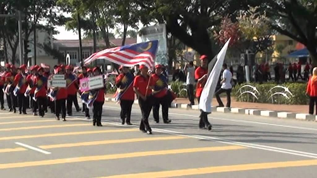 Perbarisan Hari Merdeka 31.8.2012 Pekan Pahang. - YouTube