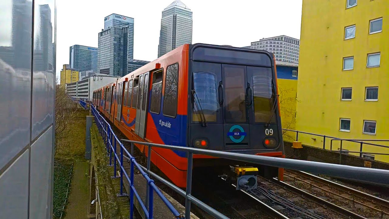 🚇 B2K STOCK departing WESTFERRY (London DLR) - YouTube