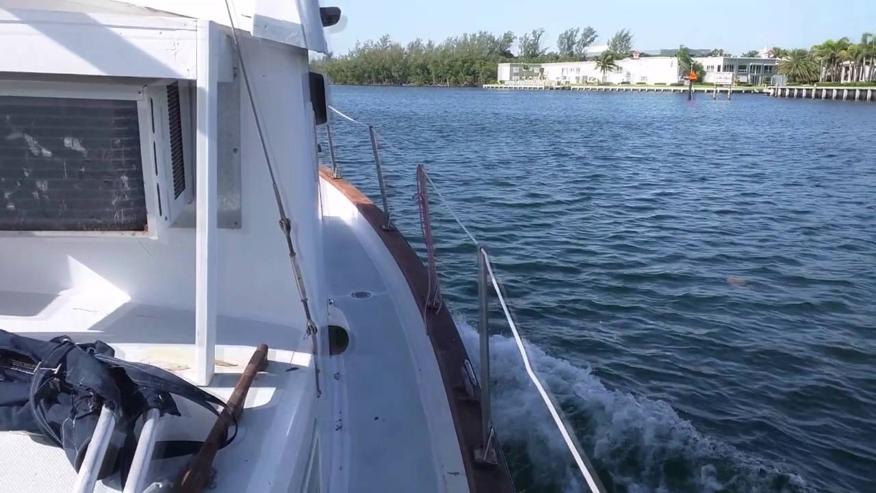 WILLARD VEGA 30 SEARCHER TRAWLER sea trial - YouTube