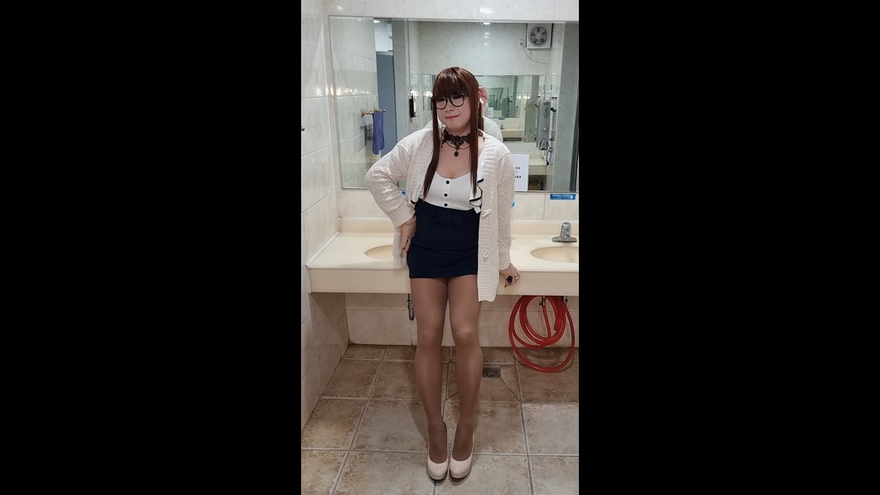 The days are hot and the nights are cold / Crossdresser HeeG (05/26/23 ...