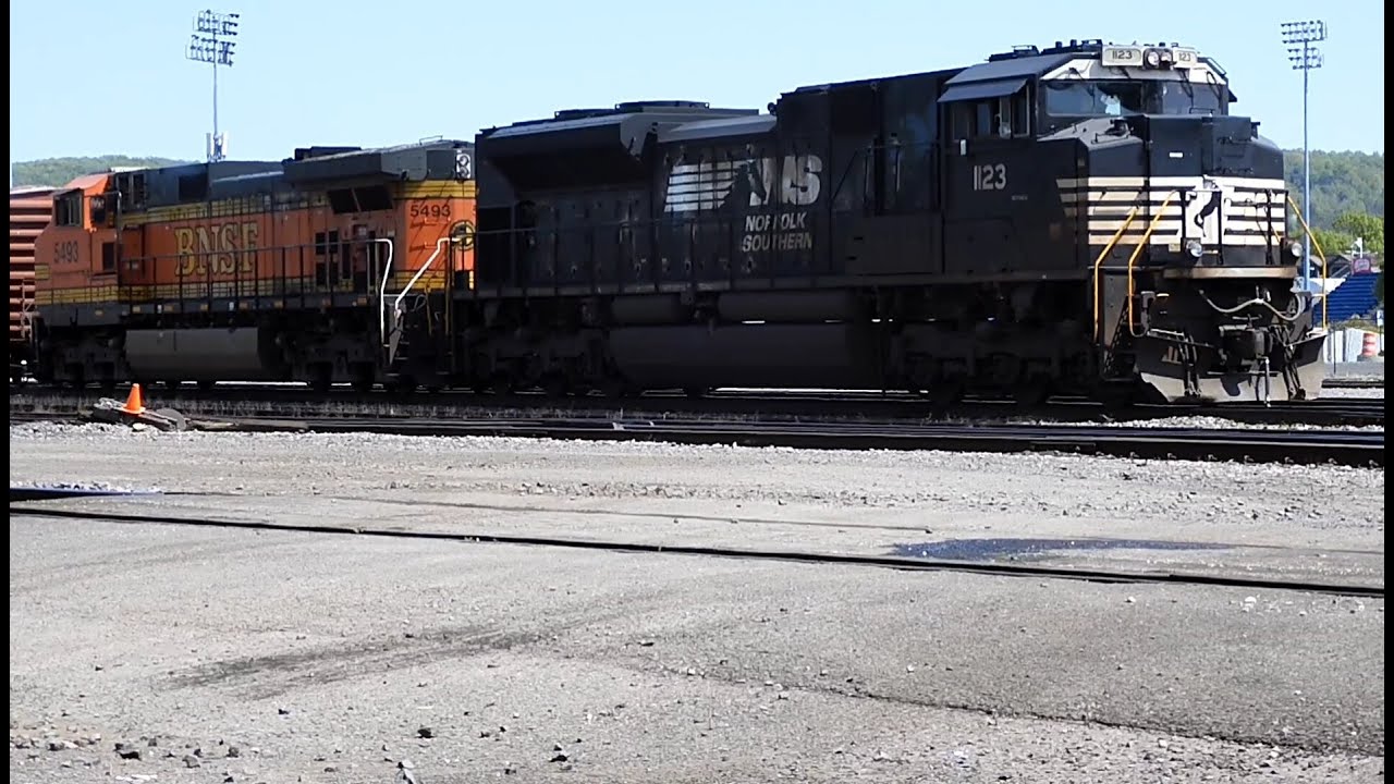 NS 310 & 315 Roll Through QD Yard & CSX 703 Picked Up In JC By NS 265! - YouTube
