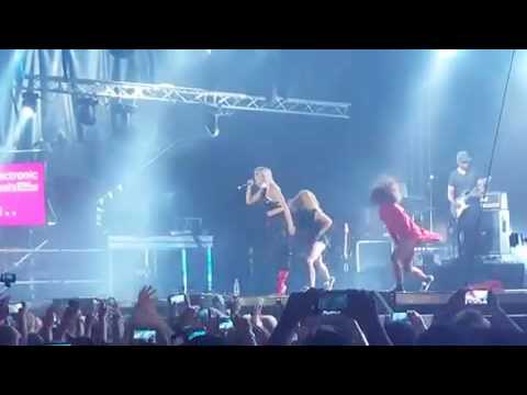 Bebe Rexha ne Tirane twerking with the girls