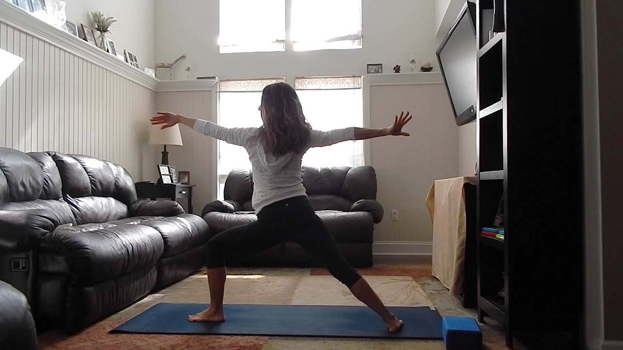 La Petite Yogi Beginner Yoga Flow - YouTube