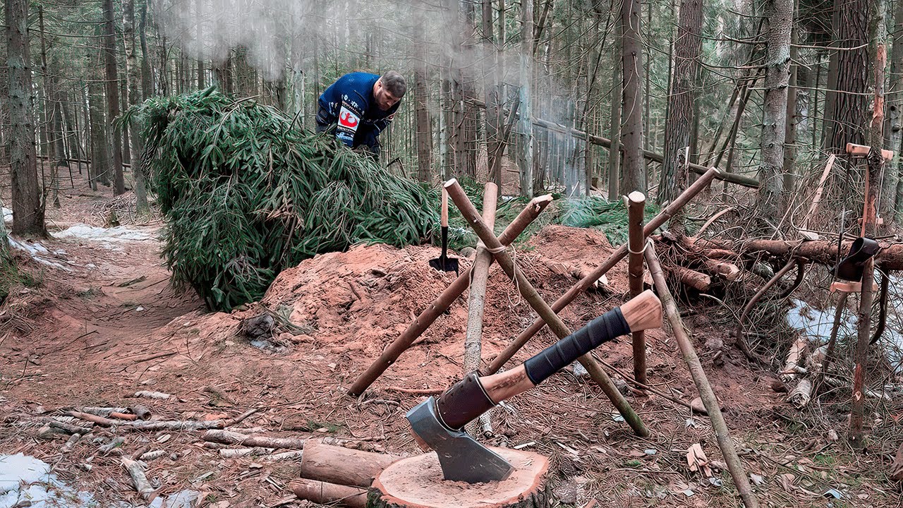 I'M LIVING FOR 4 DAYS IN A WINTER DUGOUT. BUILT A CAMP IN THE FOREST ...