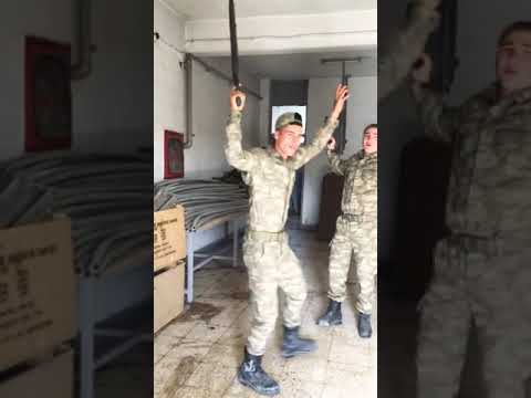 Askerden Dans Show Bu Hayatın Heycanı Meycanı Yok