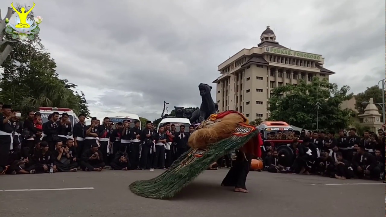 Cakra PSHT bersinergi melestarikan kebudayaan seni Reyog Ponorogo - YouTube