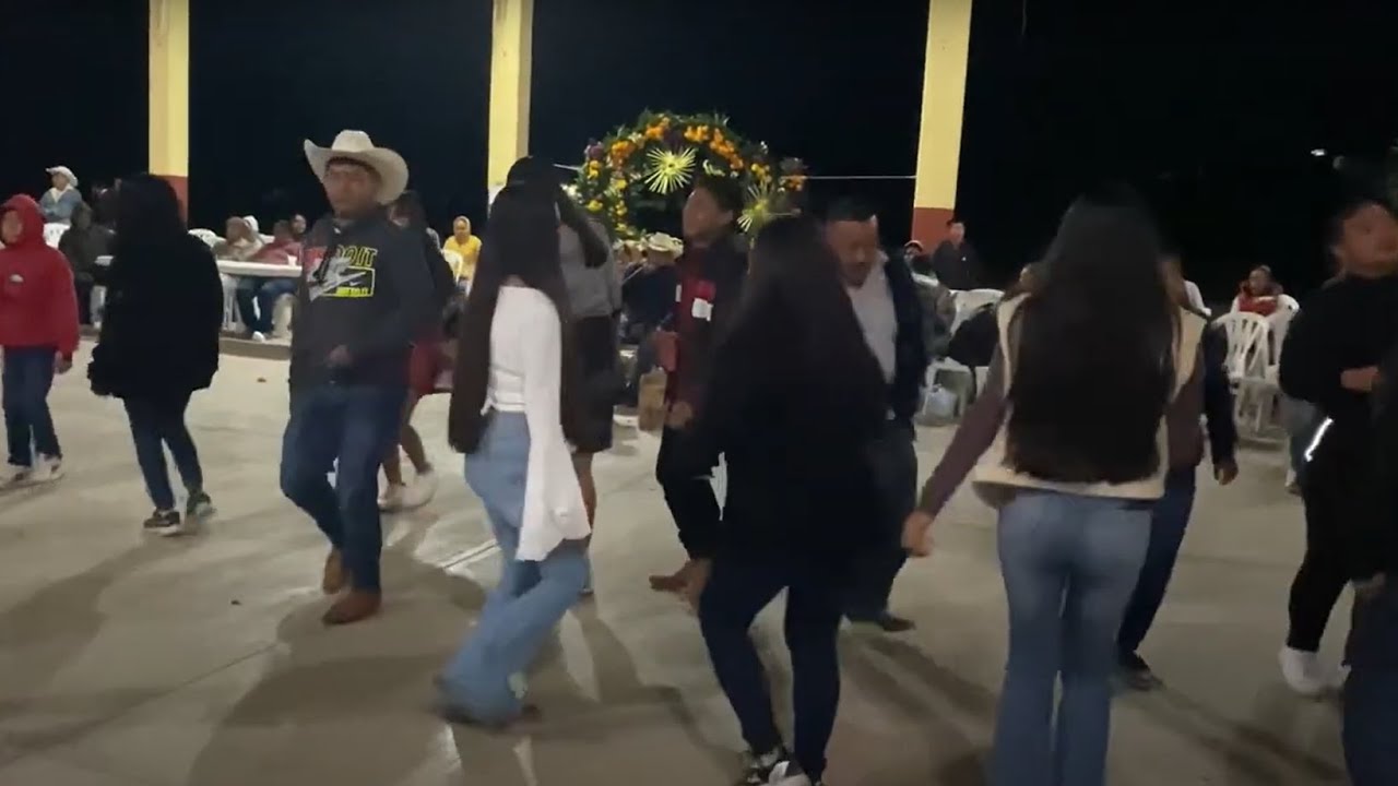 LA CHONA, El TUCANAZO - Trio Herencia Huasteca - YouTube