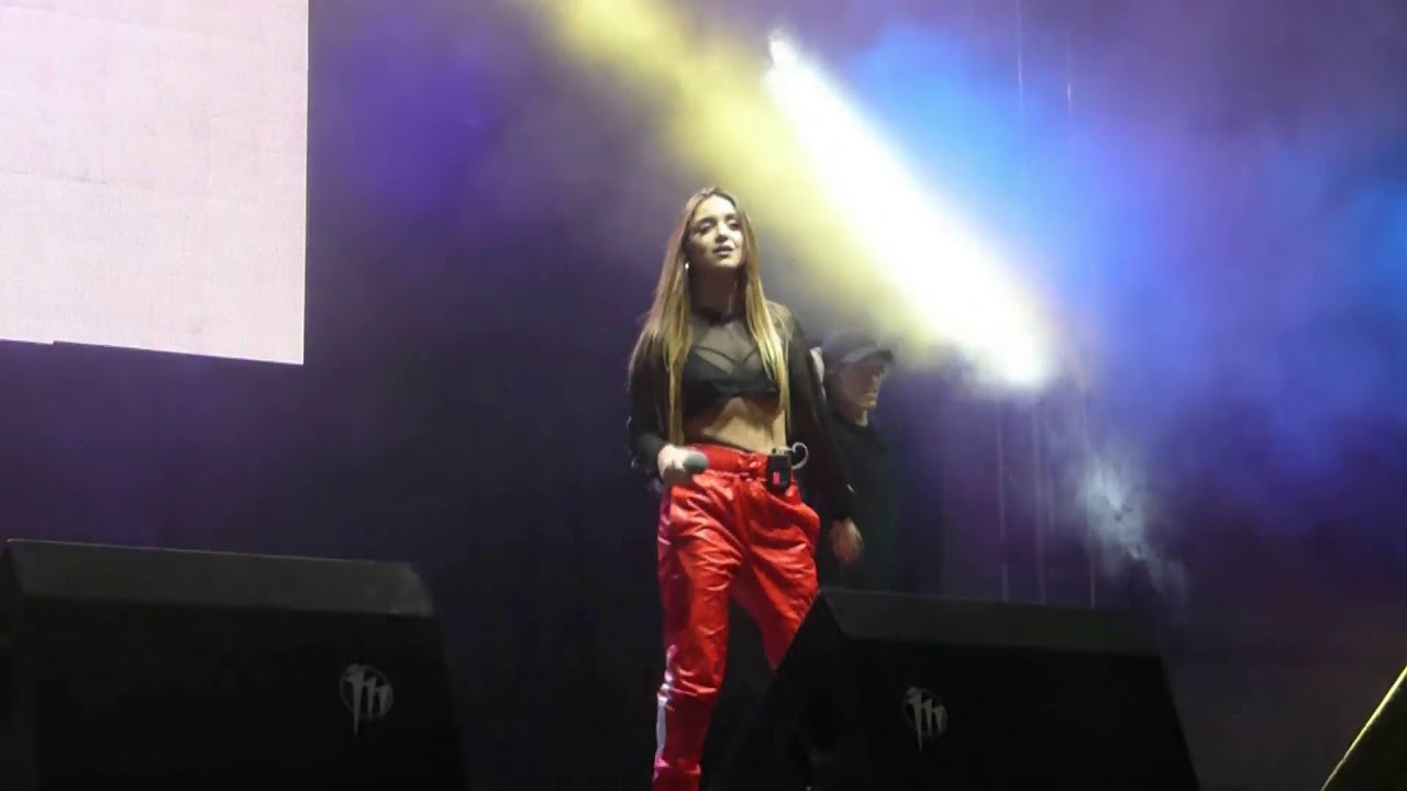 Ana Mena - No soy como tú crees (Leganés 2017) - YouTube