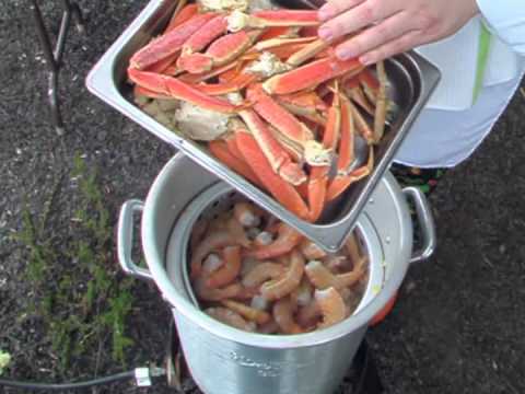 Chef Adam demonstrates how to make a Low Country Boil - YouTube
