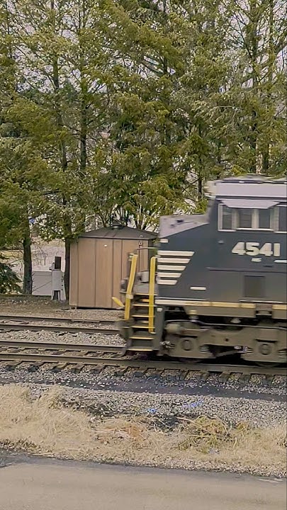 4541 and 9762 NS Locomotives - YouTube