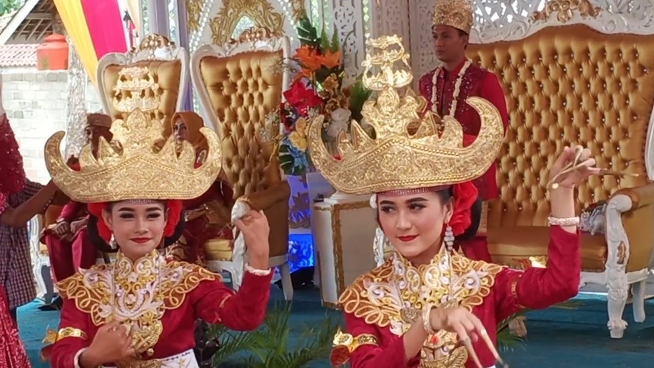Pengantin Wanita Tarian Adat Lampung - YouTube