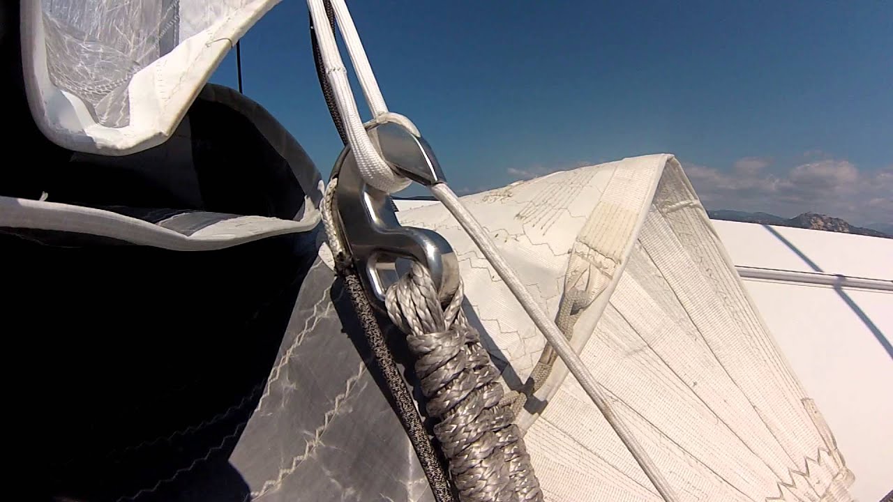 Karver reefing lock (KHR) on Mouse Trap(JFA 110") - YouTube