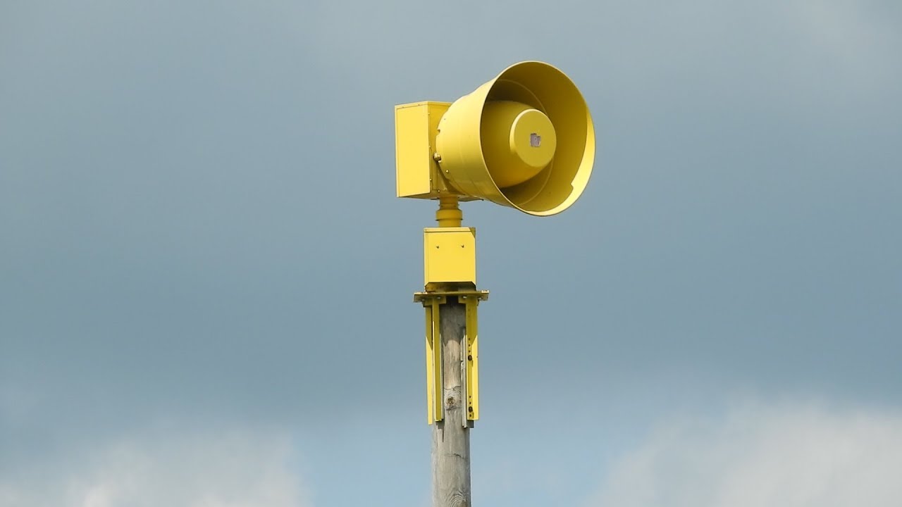 Yellow Federal Signal 2001-SRN | Alert | Bradford, OH - YouTube