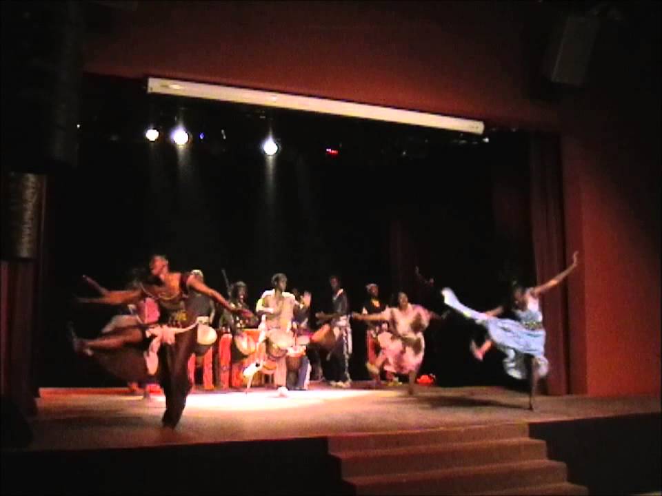 vidéo 6: extrait d'un spectacle du "ballet africain de Ziguinchor" avec ...