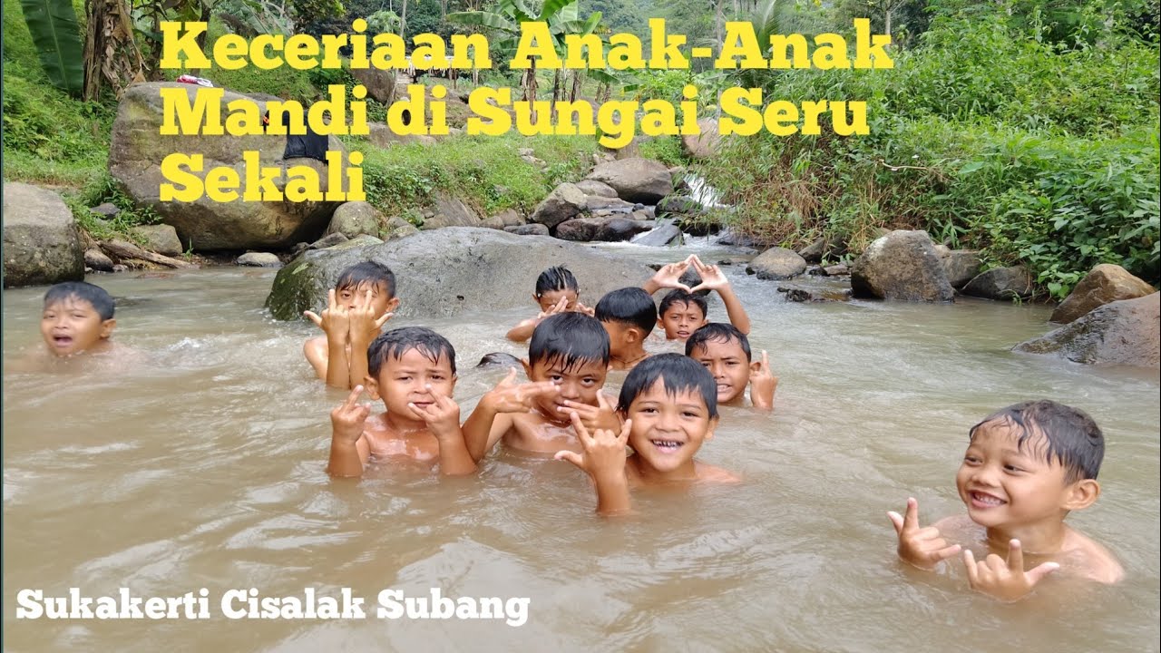 Keceriaan Anak-Anak Main Di Sungai Seru Sekali - YouTube
