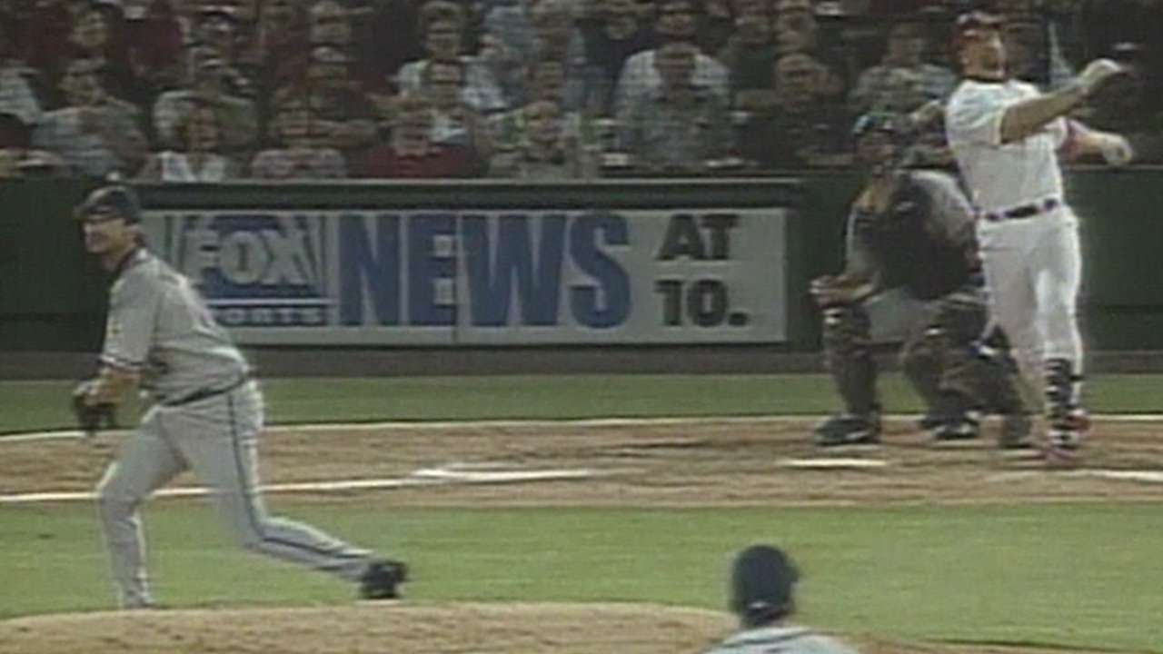 McGwire's 14th homer of 1998 is tape-measure shot - YouTube