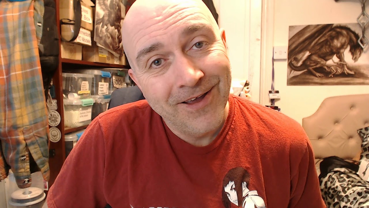 Nick Bull breaking self isolation to go to stonehenge to take pictures ...