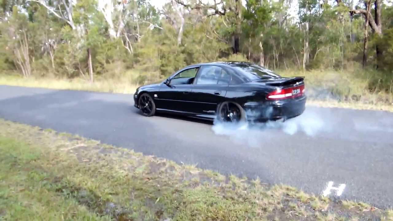 burnout vt commodore 260rwkw - YouTube