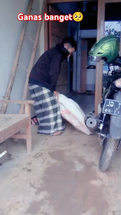 detik detik penangkapan ular cobra #lucu #funny #comedy@Yanyan-bw6ks - YouTube