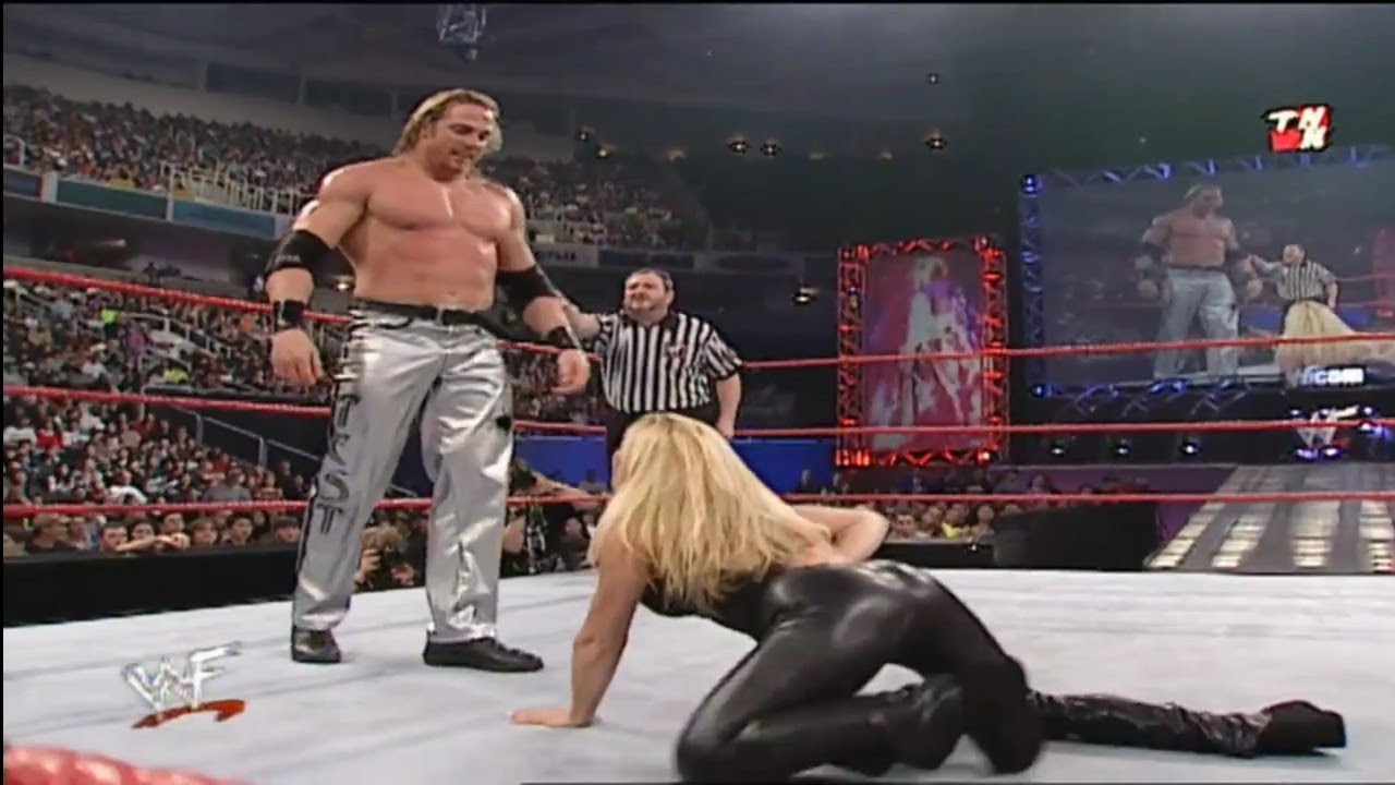 Trish Stratus & Albert vs. Test - RAW 01/08/01 - YouTube