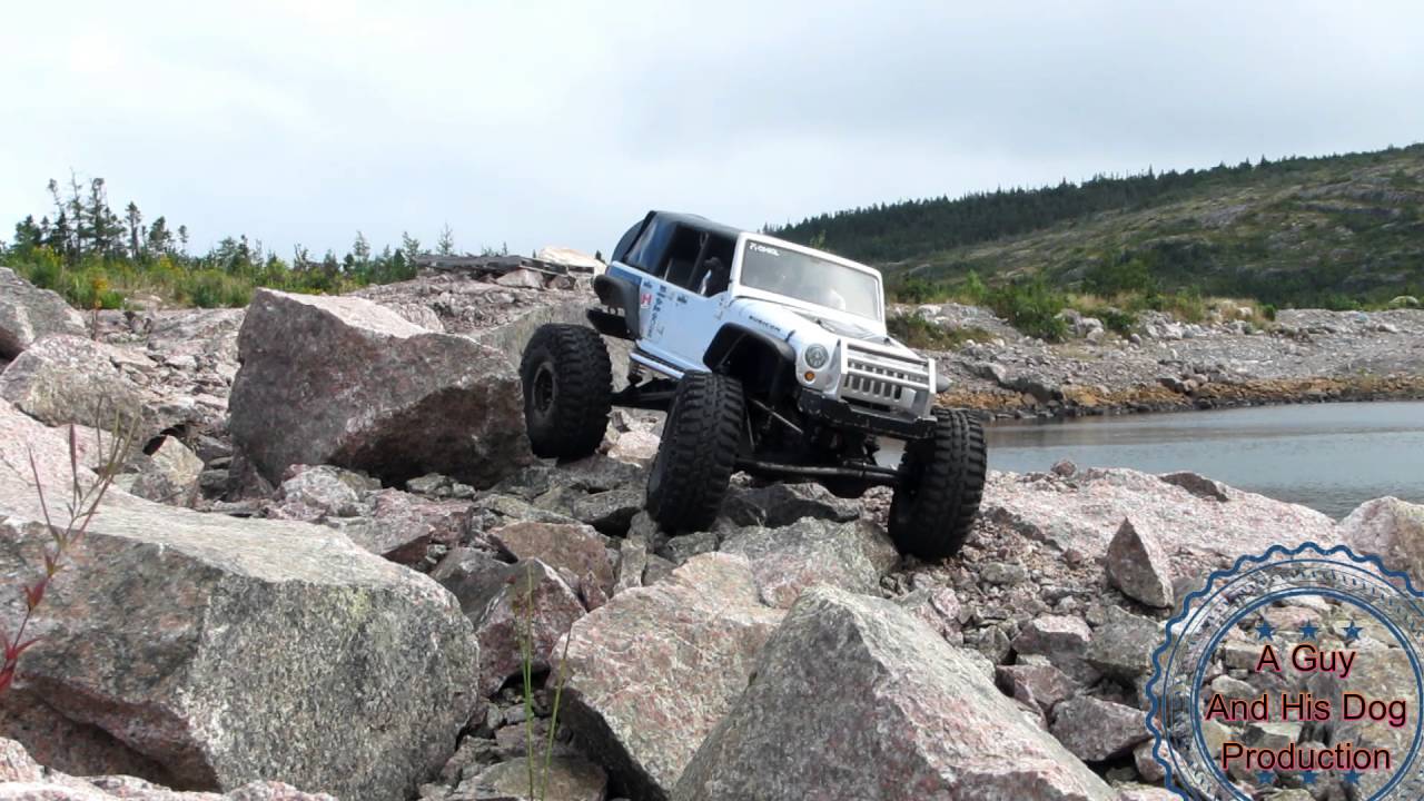 Axial Racing Wroncho ... Doing some Crawling - YouTube