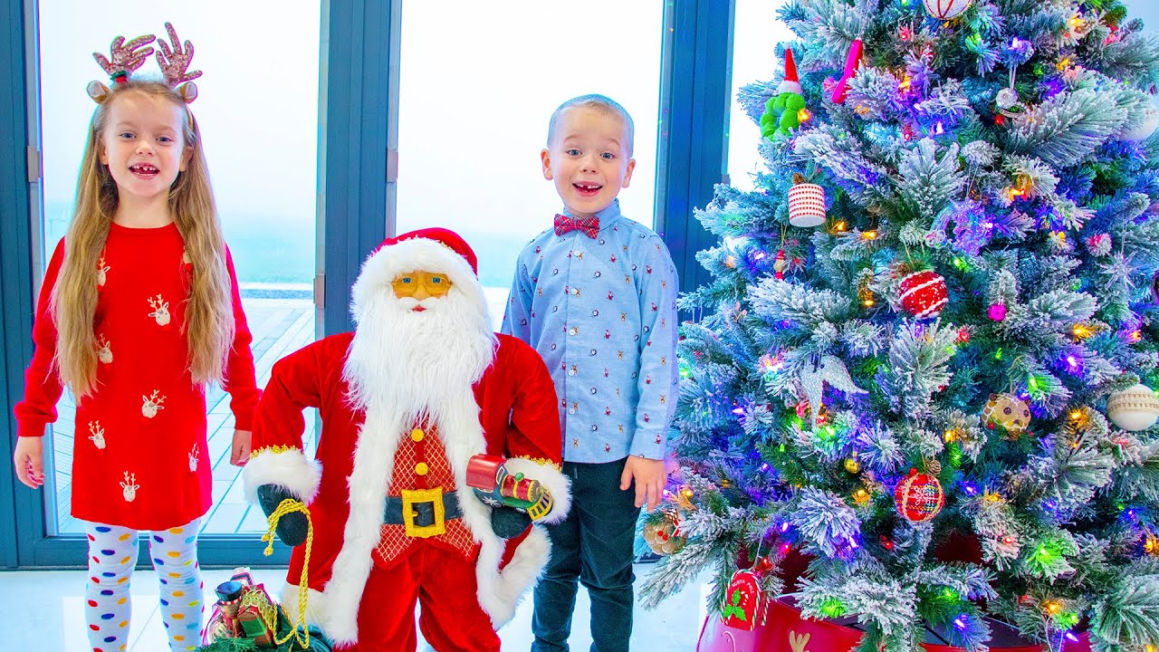 Gaby and Alex decorating the Tree and House for Christmas - YouTube