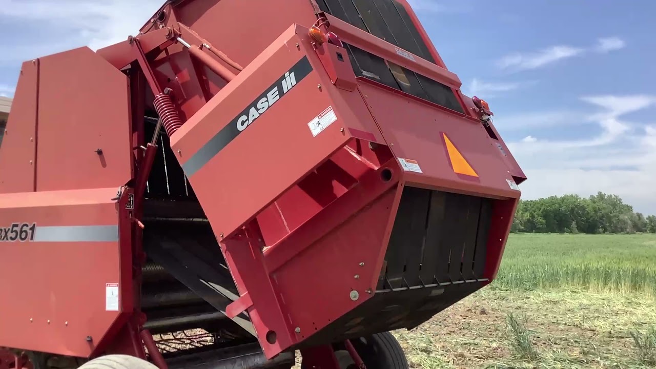 Case IH 561 Round Baler - YouTube