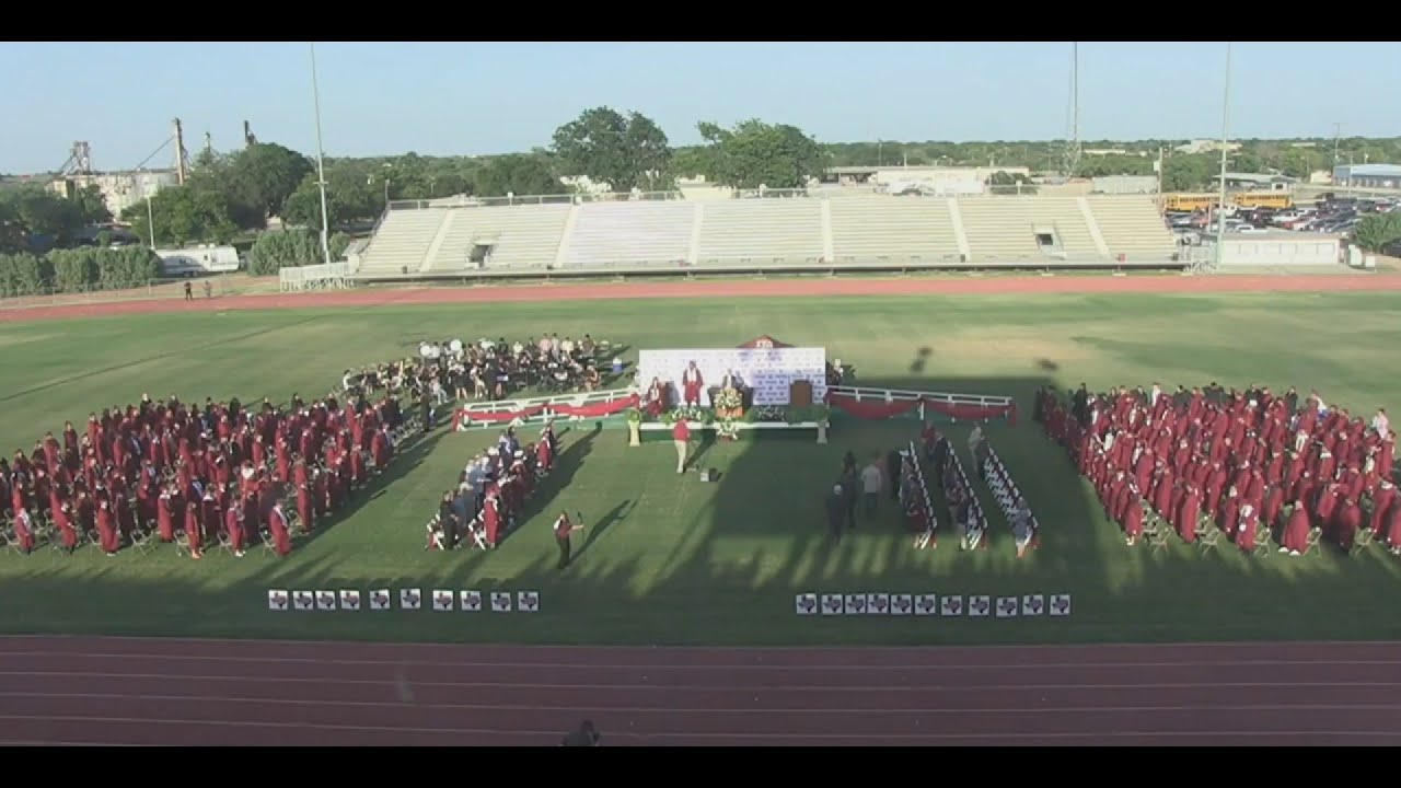 ‘We are Uvalde Strong’: Uvalde HS seniors honor slain children ...