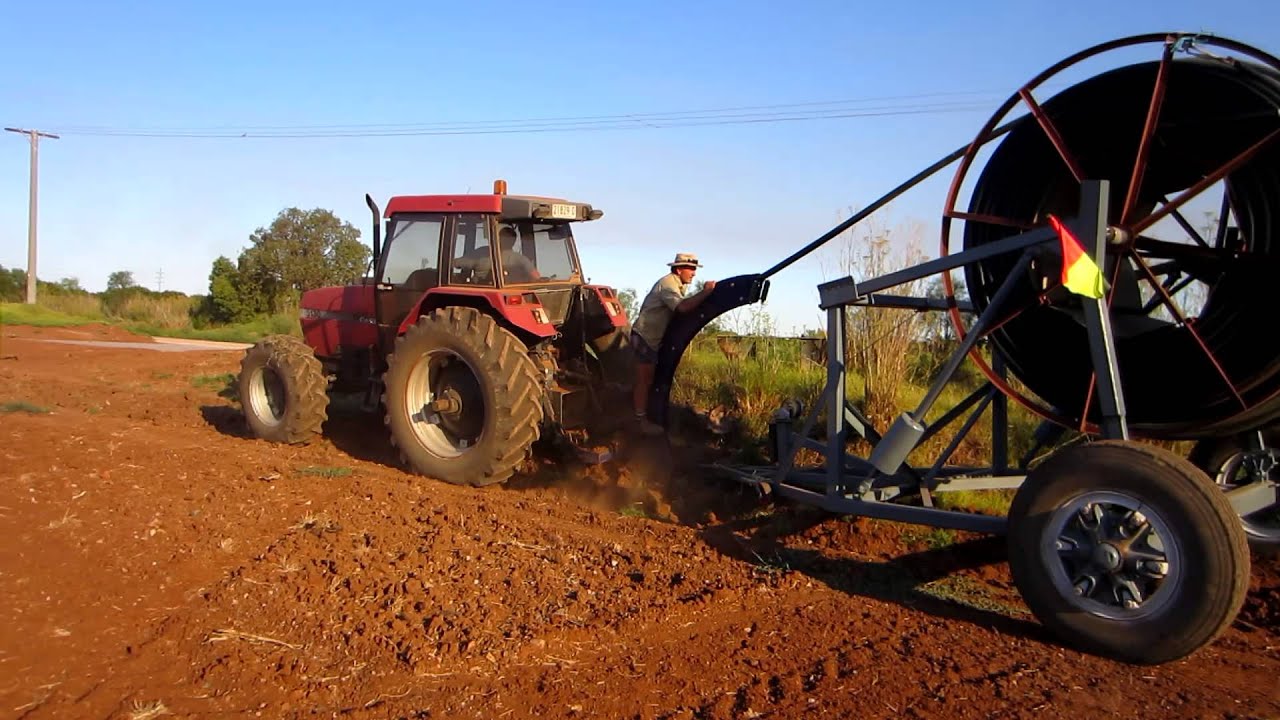 Laying polypipe - YouTube