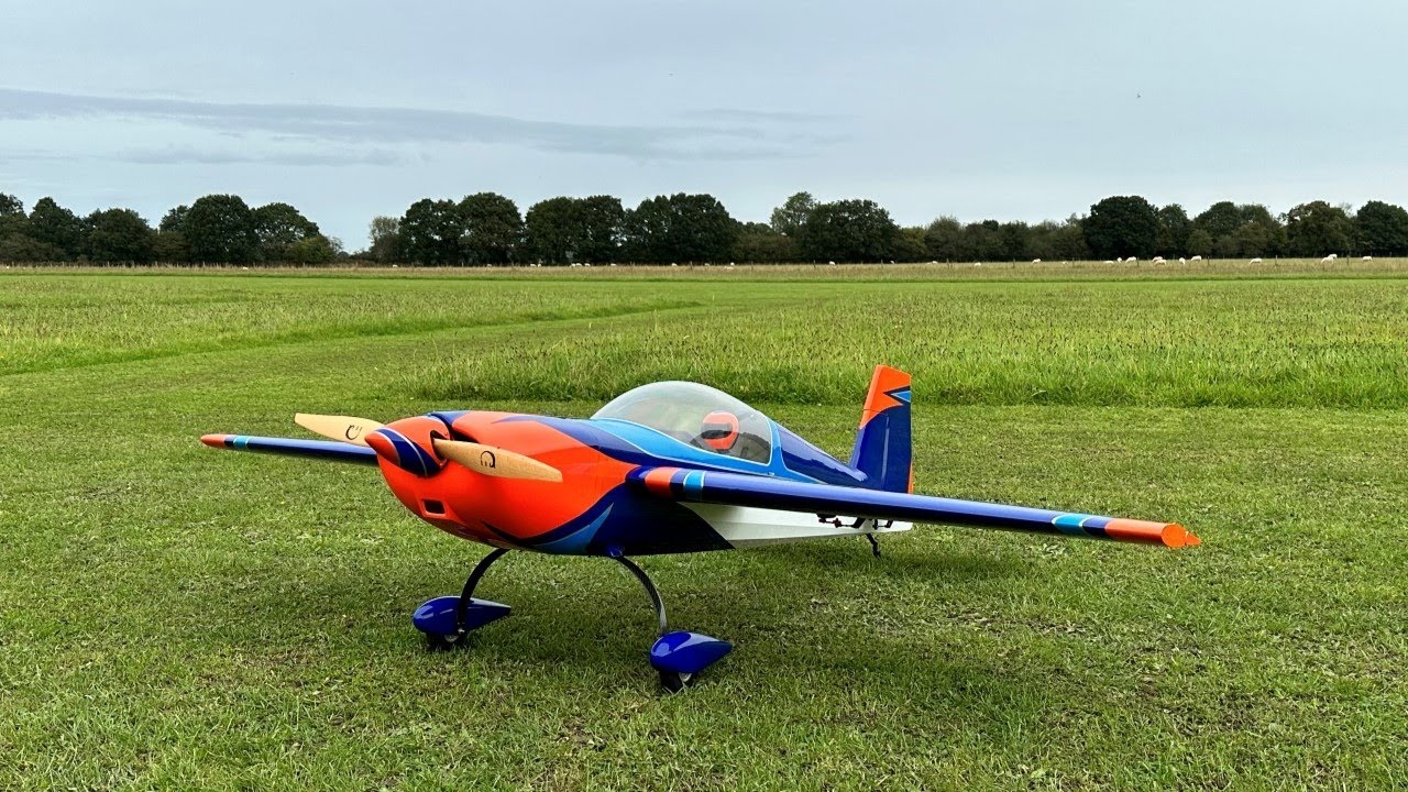 Extreme Flight Extra 300 85" - Luke Gittins - YouTube